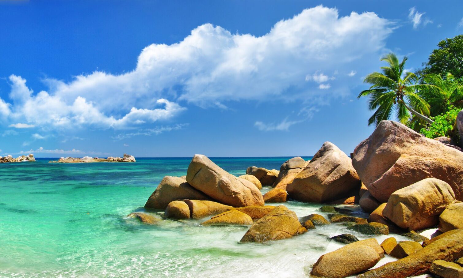 Top Restaurants in the BVI Accessible by Boat • Sheer Yachting